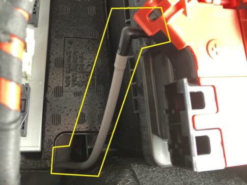 【BMW・X3(F25)のバッテリー交換まとめ！】費用やおすすめ、交換方法やリセット手順を解説