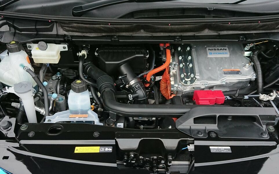 セレナe-Power(C27)のバッテリー交換をDIYで行うための完全ガイド