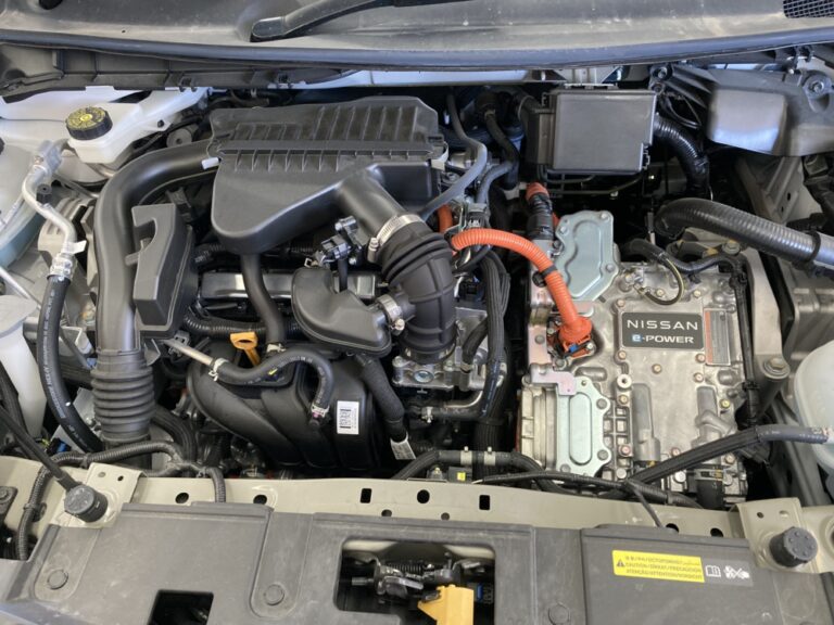 【ノートe-POWER(E13)のバッテリー交換まとめ！】費用やおすすめ、交換方法やリセット手順