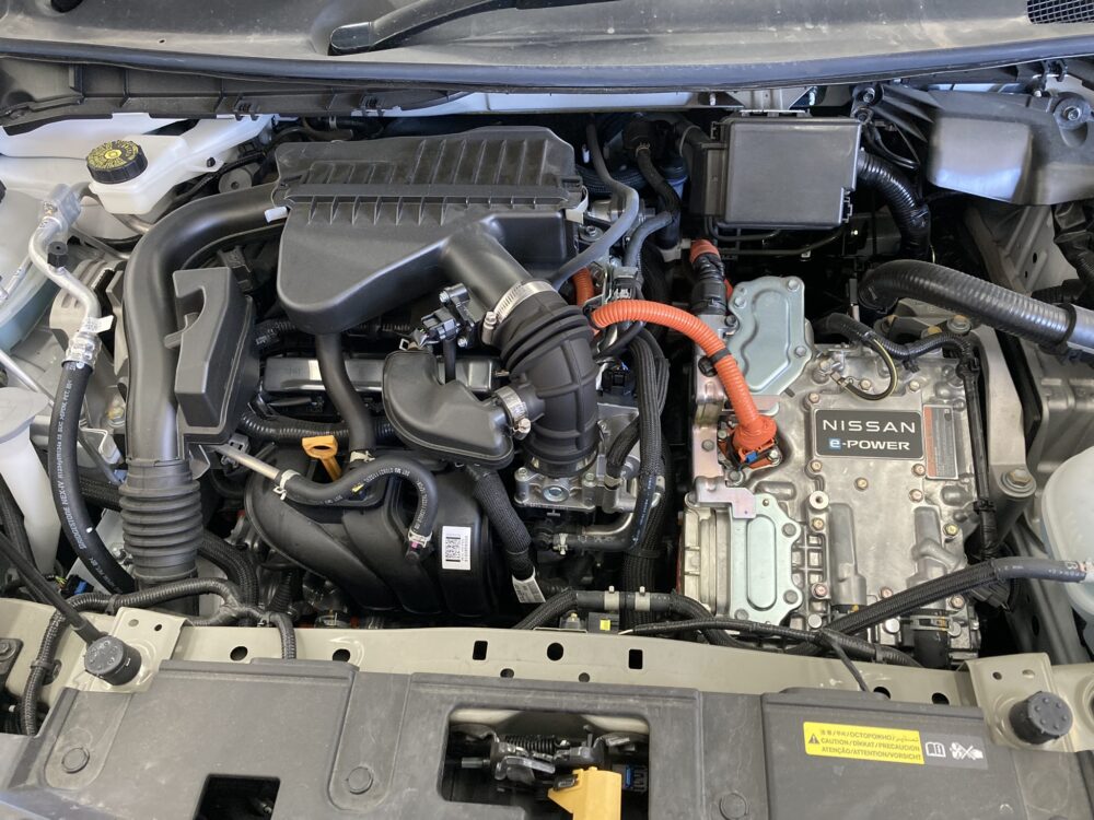 【ノートe-POWER(E13)のバッテリー交換まとめ！】費用やおすすめ、交換方法やリセット手順