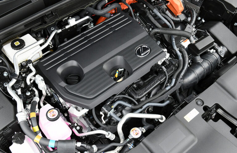 レクサスNX(20系)のバッテリー交換とリセット：基礎知識と作業手順