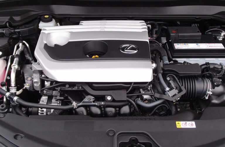 【レクサスUXのバッテリー交換まとめ！】費用やおすすめ、交換方法やリセット手順を解説